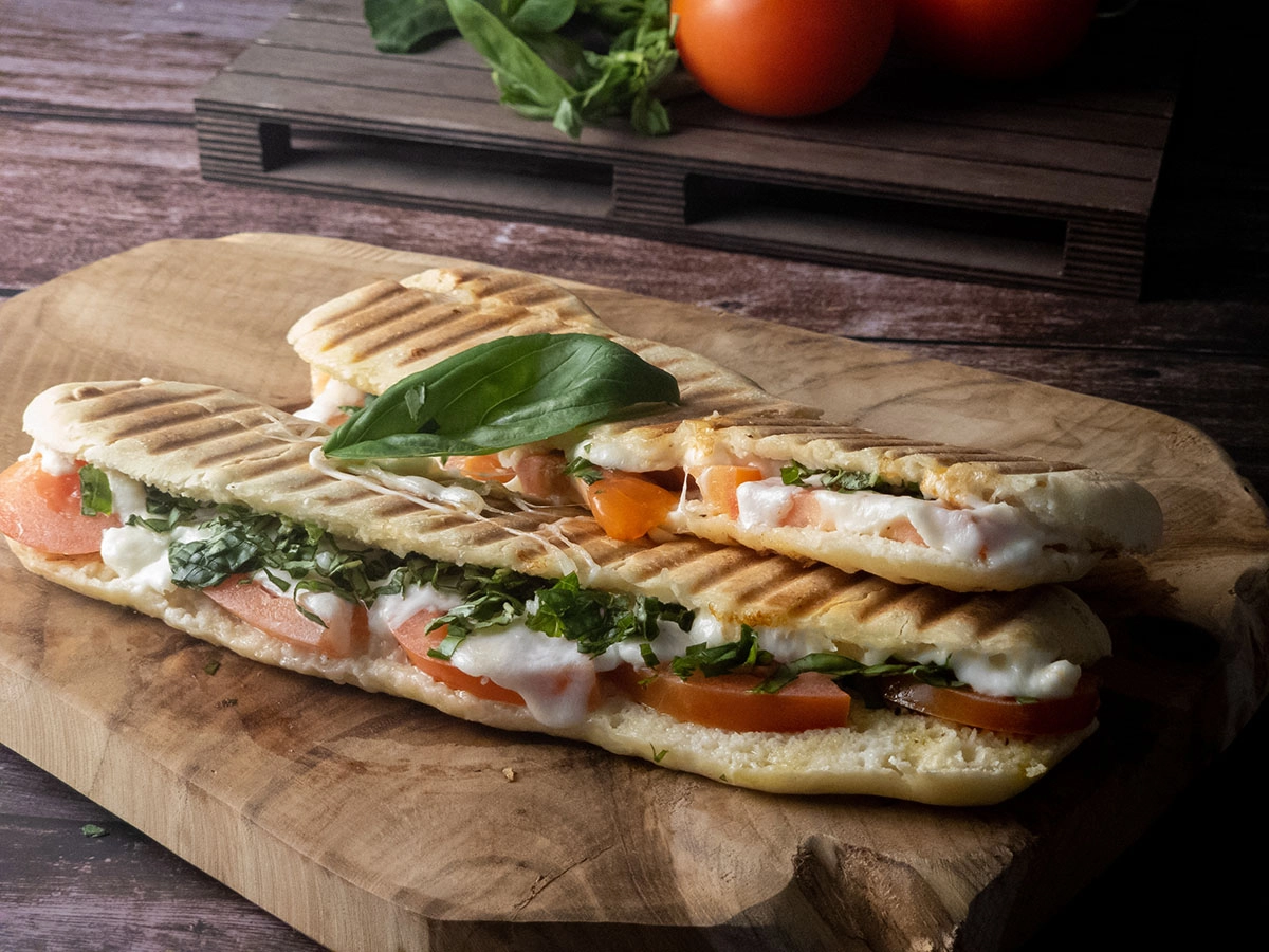 Panini tomates mozza | version healthy - FitFastFoodie